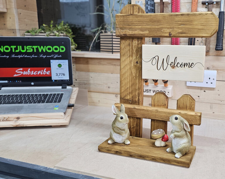 Rustic Picket Fence Welcome Sign - FREE Plans - KnotJustWood